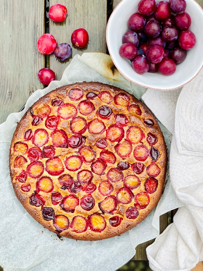 Mandelkaka med plommon (naturligt glutenfri)